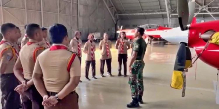 Penuh Semangat, Anggota Saka Dirgantara Yogyakarta Kenali Pesawat KT-1B ...