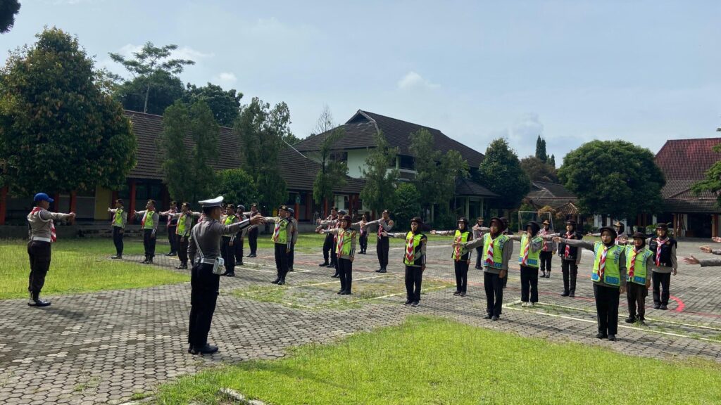 Latihan Rutin, Anggota Saka Bhayangkara Seyegan Perdalam Materi Krida ...