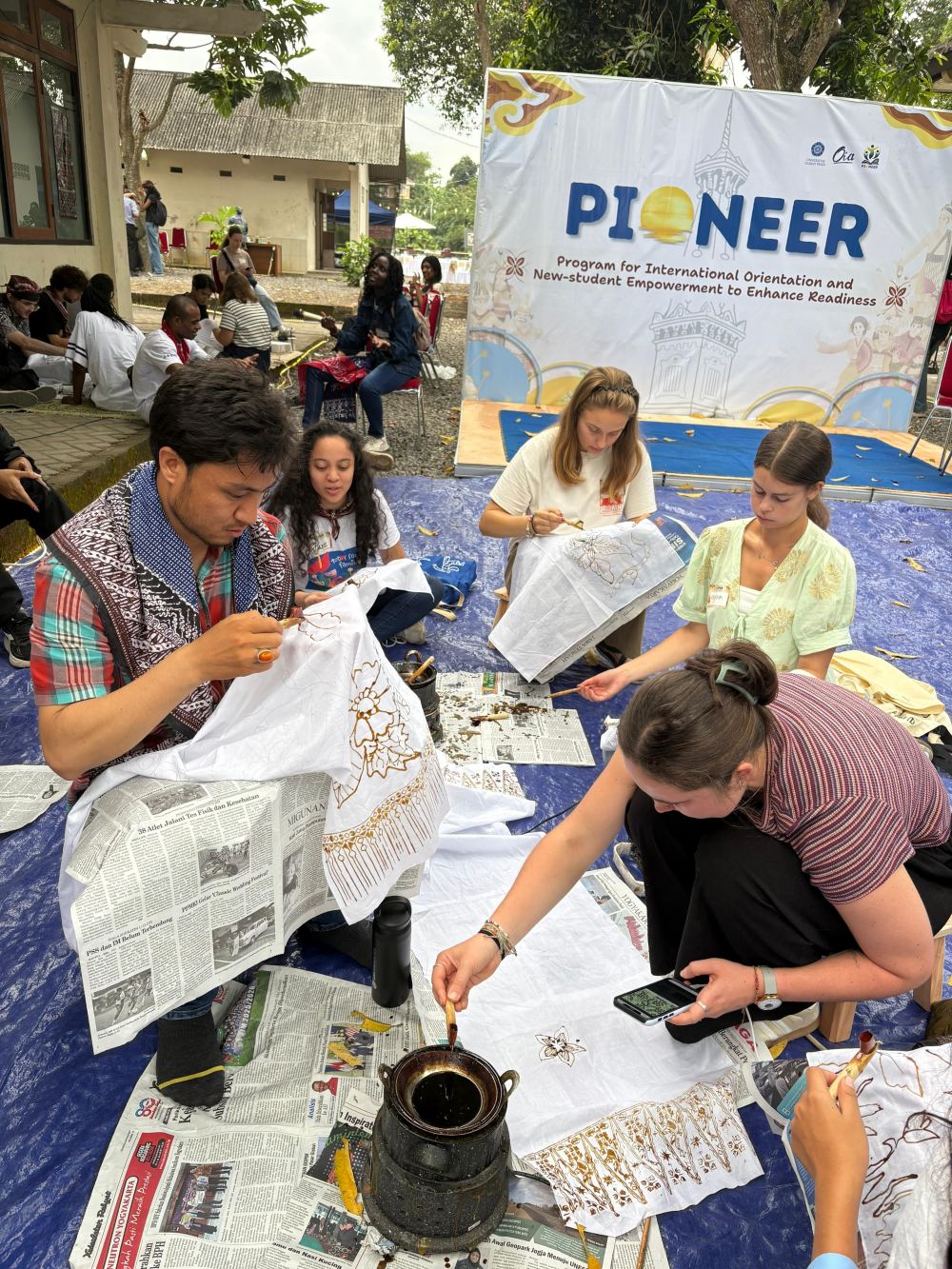 Peserta Pioneer-UGM Antusias dan Menikmati Kegiatan Membatik di Buper ...